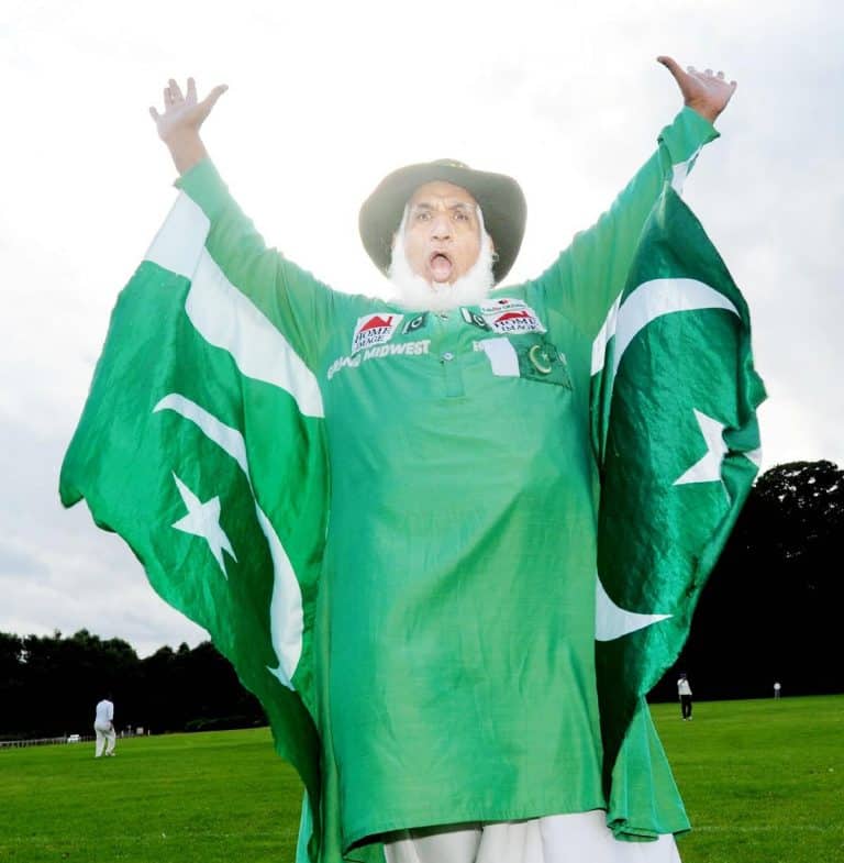 Top-5 Most Famous Cricket Fans in the World - Cricketkeeda Sports